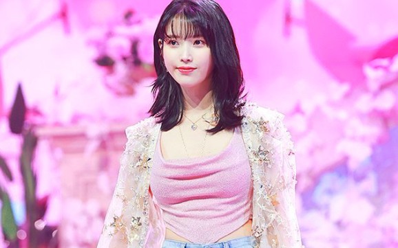 IU Strawberry moon 2021MMA颁奖礼现场_哔哩哔哩_bilibili
