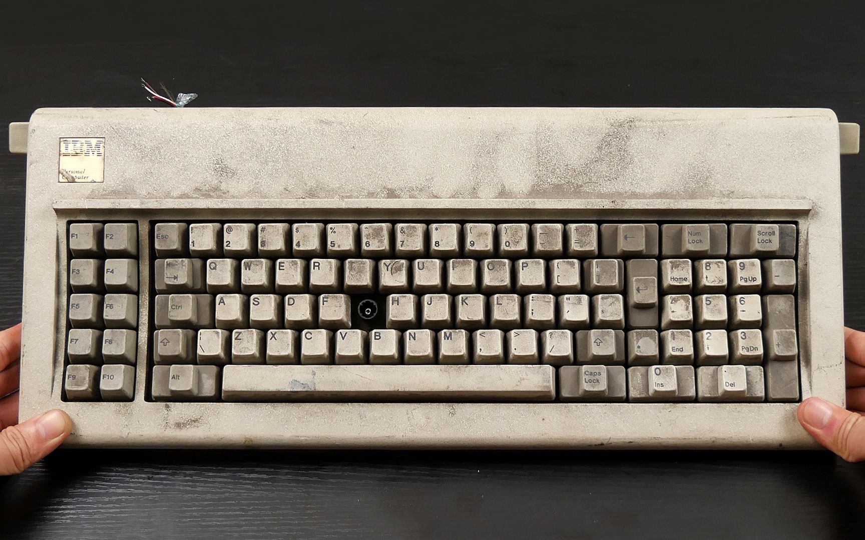 和谐的寝室关系必备 84年的IBM Model F XT 曲蹲键盘 翻新 转USB TYPE-C_哔哩哔哩_bilibili