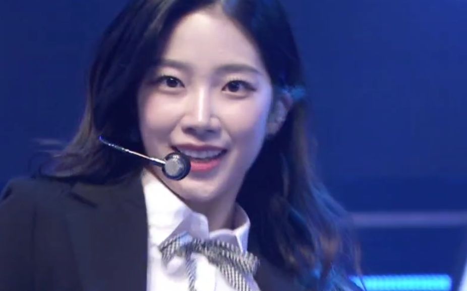 LE SSERAFIM新曲FEARLESS+Blue Flame 日文版舞... - 哔哩哔哩