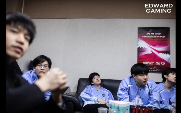 EDG 0-2 NIP后，B站现状，最漫长的黑夜是，即使看到了一丝曙光，你也抓不住它！！！ - 视频下载 Video Downloader