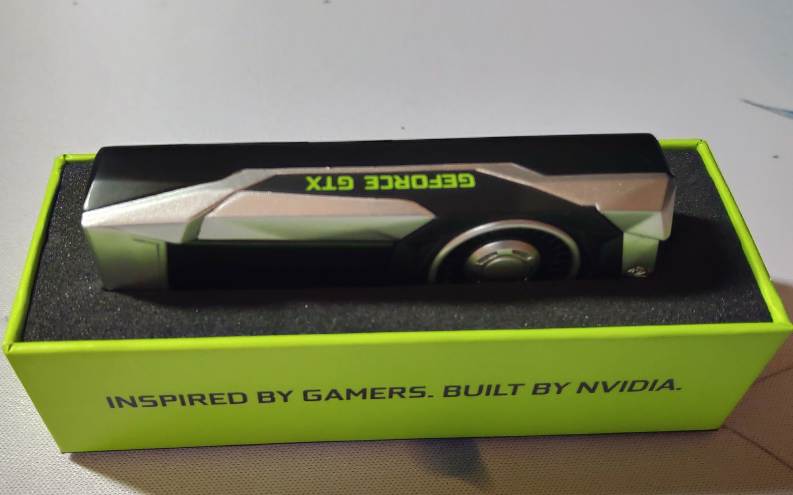 英伟达信仰u盘开箱NVIDIA GEFORCE GTX USB_哔哩哔哩_bilibili