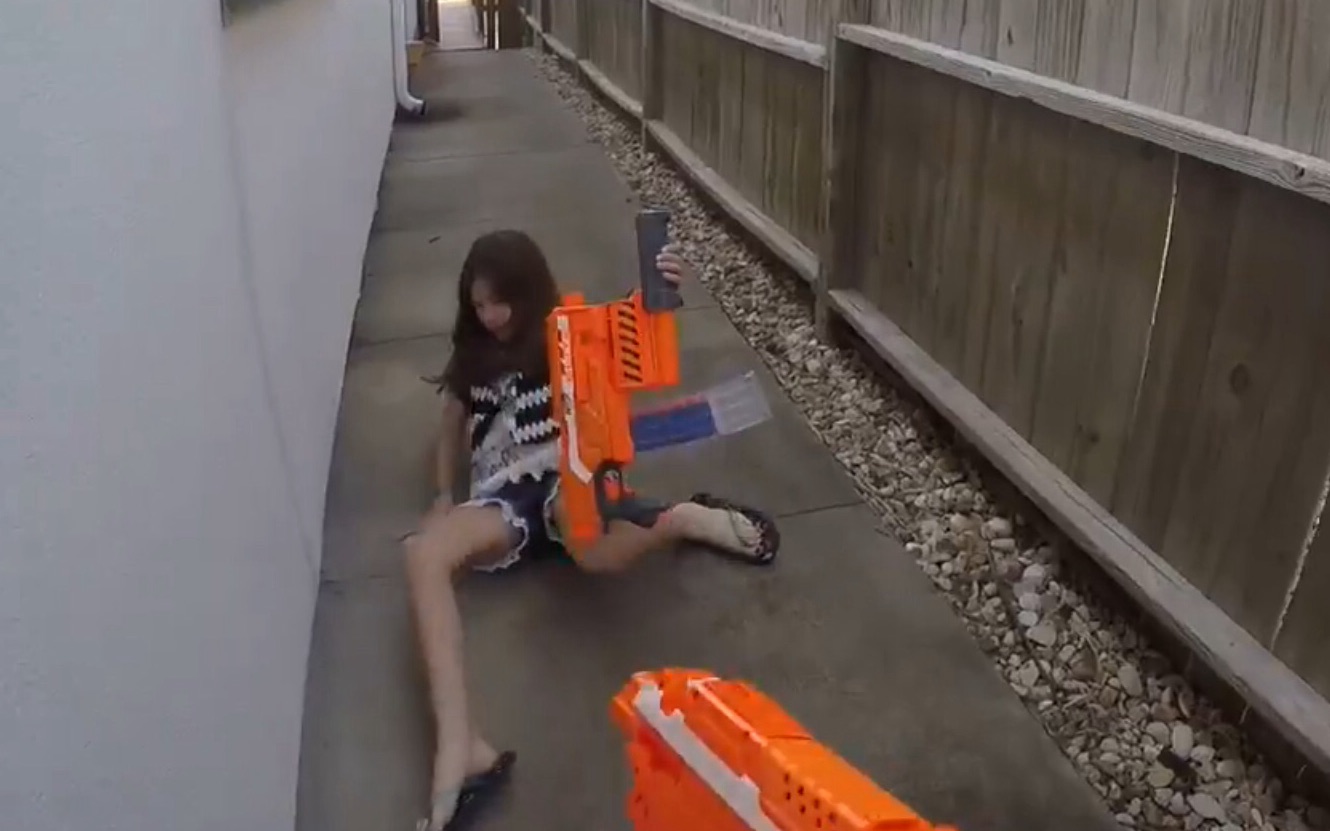 Nerf war：Battle in the beach house（第一人称视角）_哔哩哔哩_bilibili