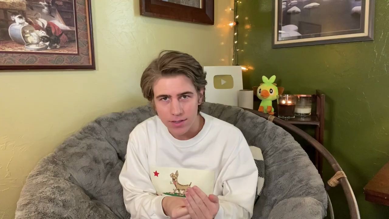 【Levi Bernhardt】i cant stop thinking about this video of dixie d'amelio ...