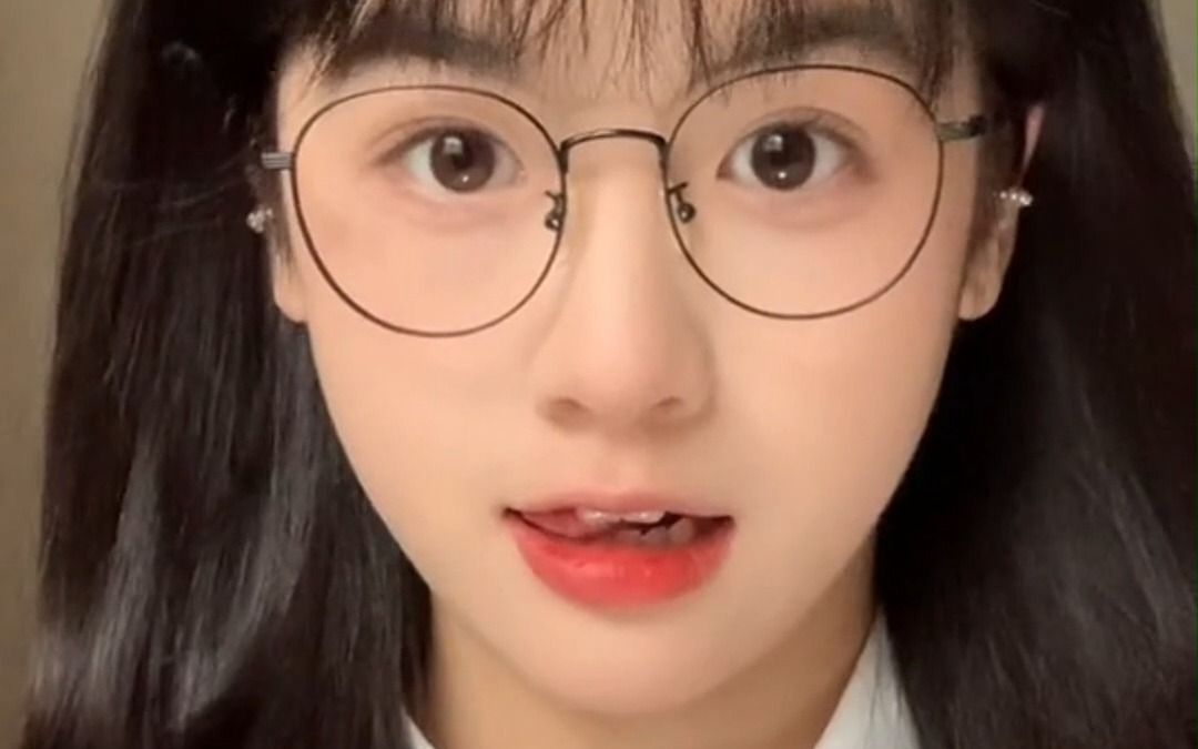 不敢问你喜欢什么样的女孩 怕全符合#纯情女高 #笨蛋美女 #原相机-Xiaoxiao啊v-Xiaoxiao啊v-哔哩哔哩视频