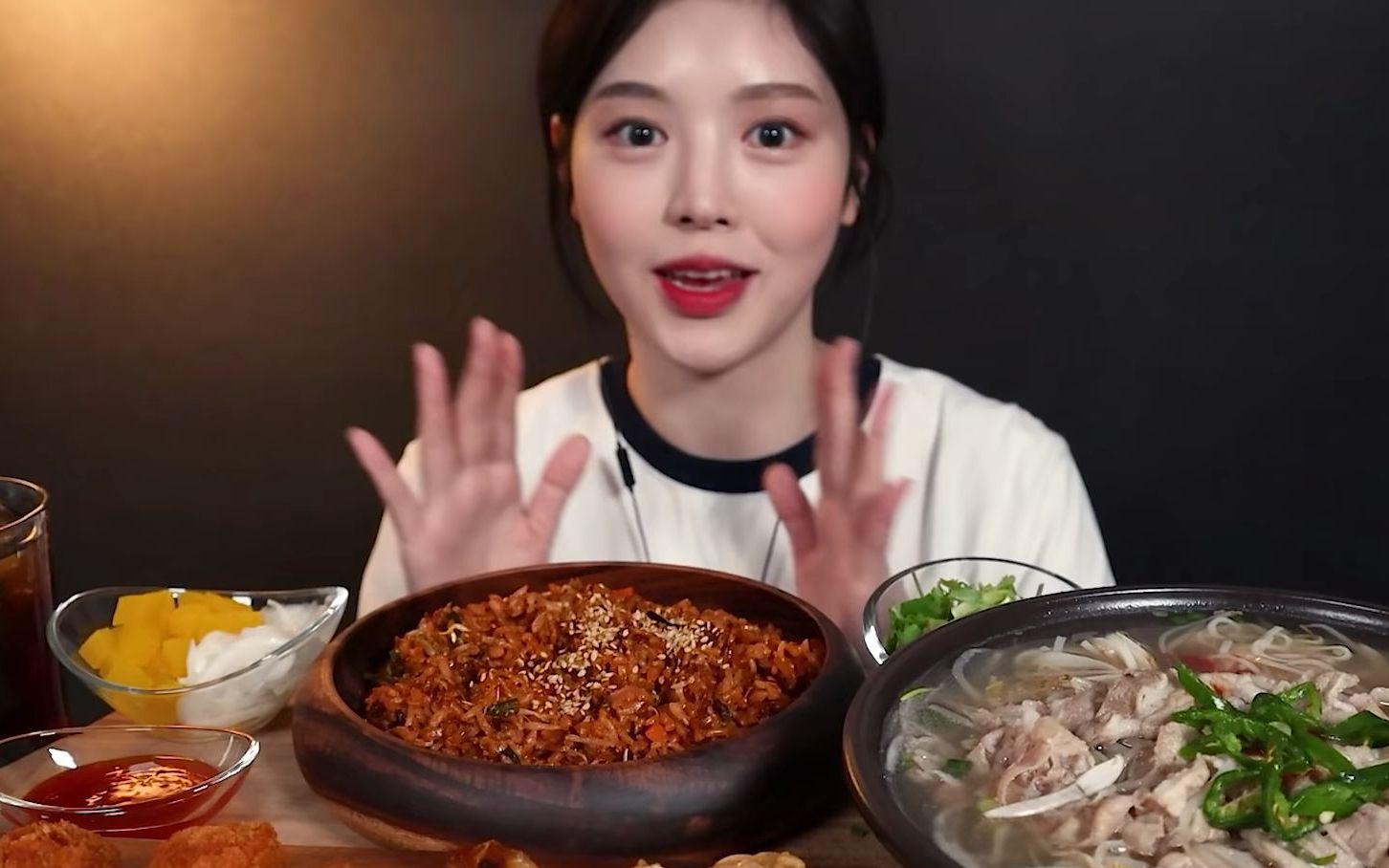 【Eat with Boki】2021.10 正常播放视频（已更新中字） | 越南粉、麻辣牛肉炒饭、炸春卷、虾球、乌梅茶_哔哩哔哩_bilibili