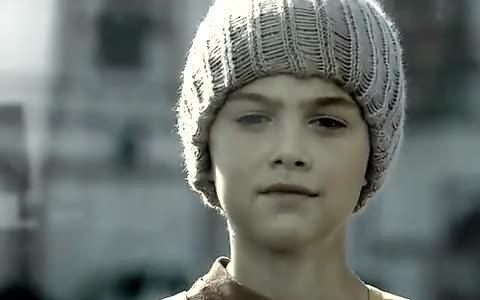 一首好听的英文歌-Free loop。原版MV（中英字幕）_哔哩哔哩_bilibili