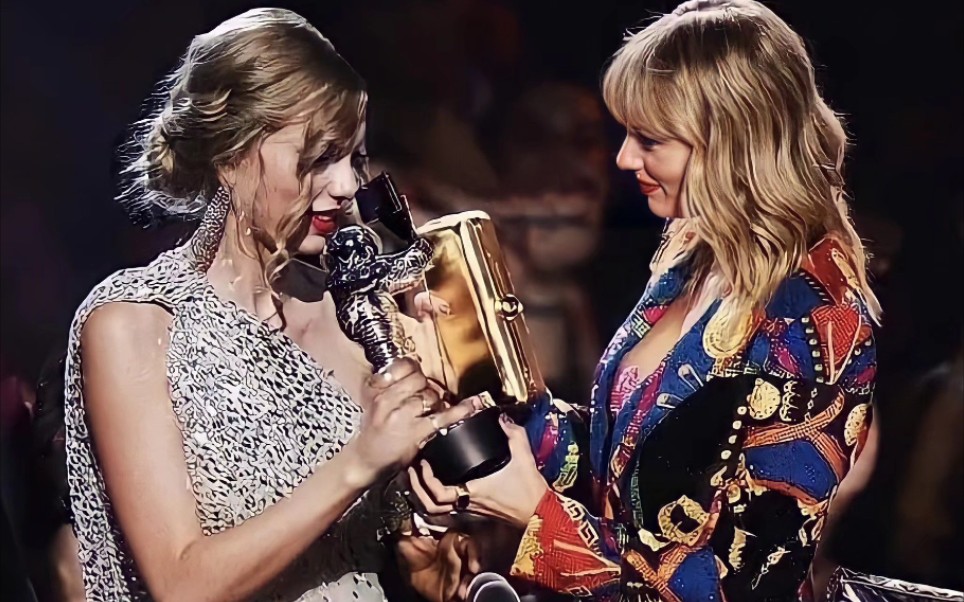 苹果音乐全球创意总监Zane Lowe希望霉霉Taylor Swift获得今年格莱美年度最佳专辑奖！_哔哩哔哩_bilibili