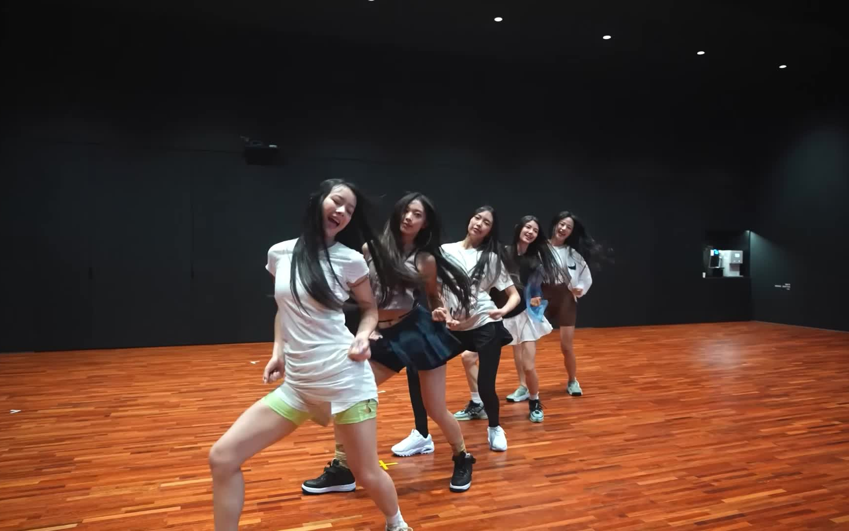 NewJeans--Hype Boy练习室镜面慢速 （含副歌单独）_哔哩哔哩_bilibili