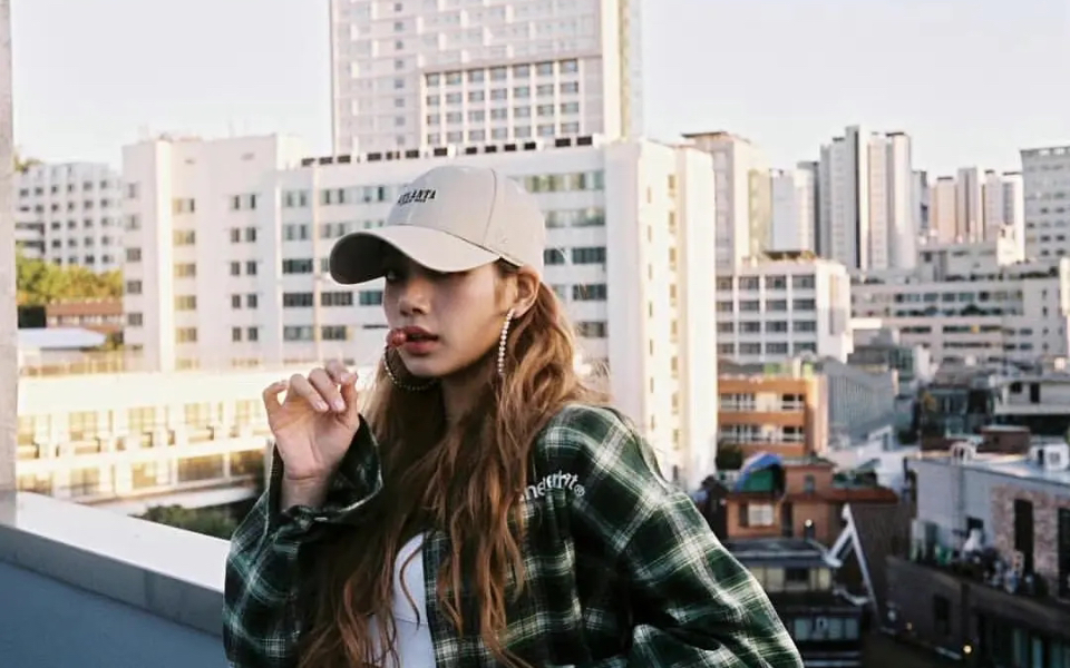 《不心动挑战》-谁能拒绝戴帽子的Lisa_哔哩哔哩_bilibili