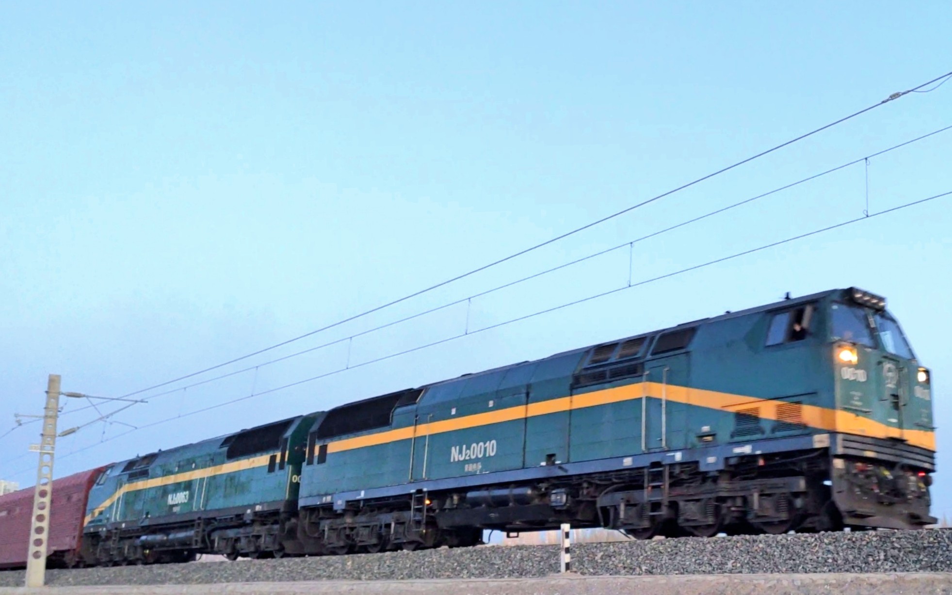 NJ2-0010/0063格尔木出站_哔哩哔哩_bilibili