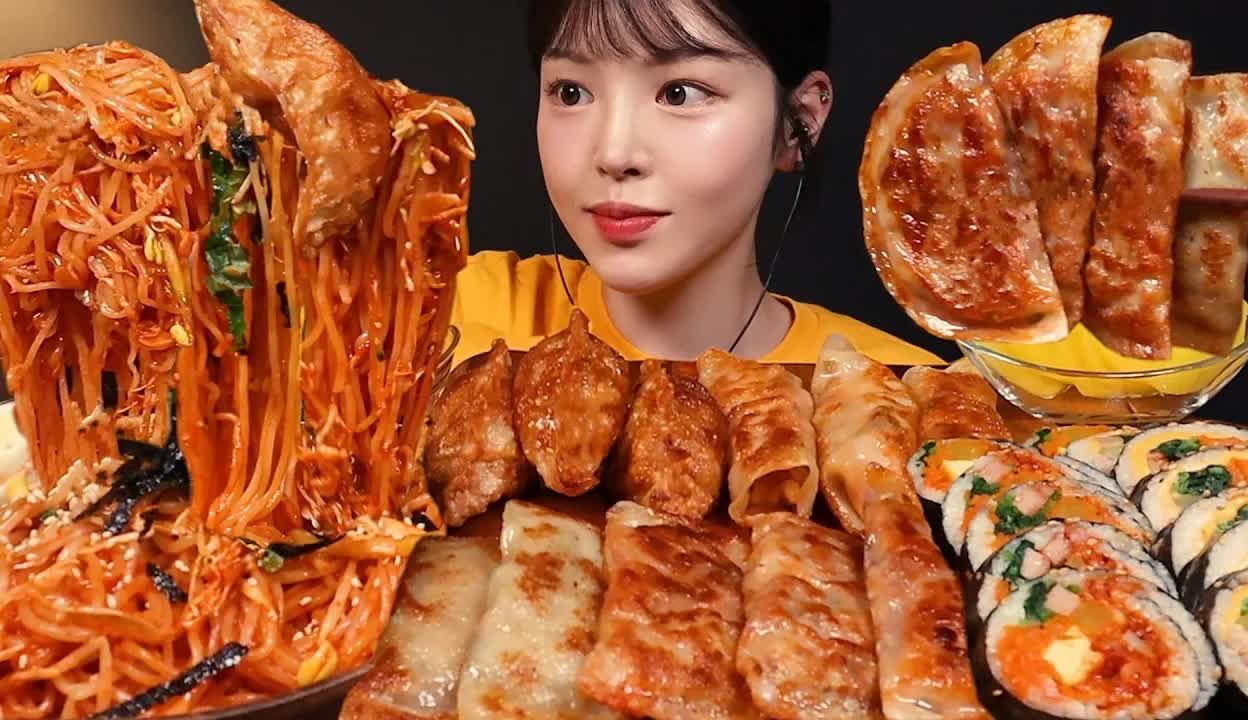 【Boki 中字】裹满酱汁的嚼面超大一口，太满足了！！-BOKI小姐姐-BOKI小姐姐-哔哩哔哩视频