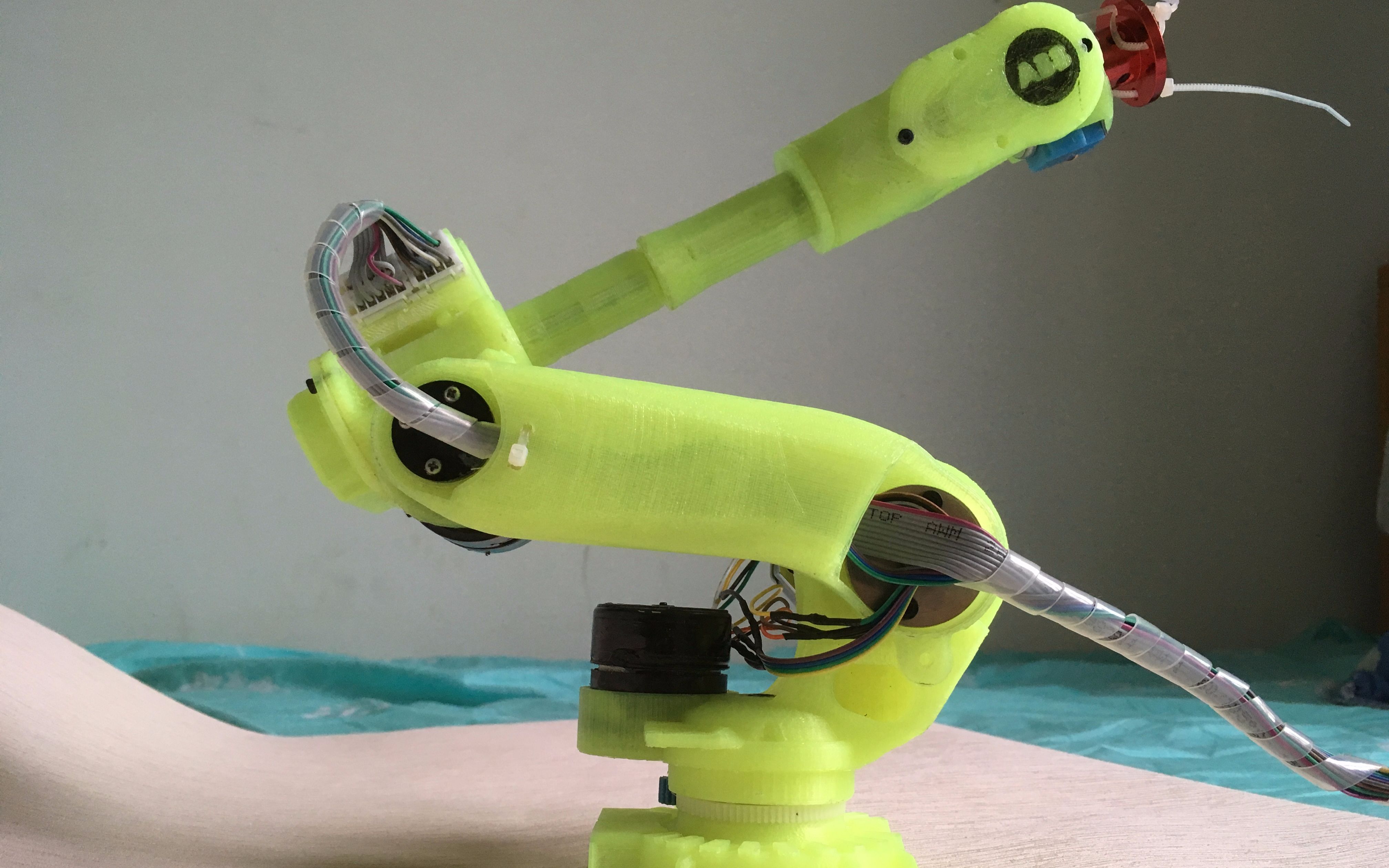 Sk8o [skeɪtəʊ] –二足轮式平衡机器人