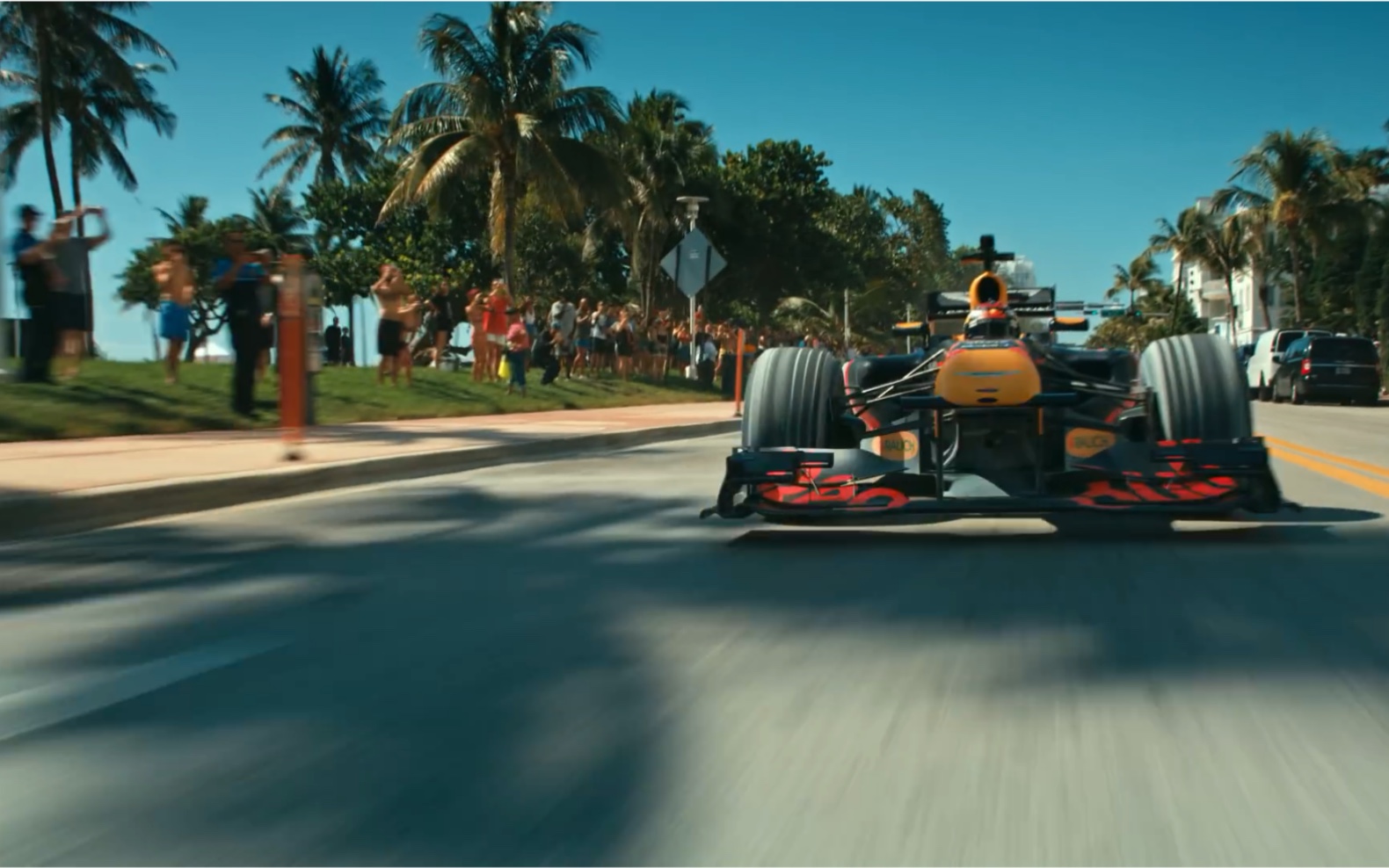 F1赛车开上街头了，超带感_哔哩哔哩_bilibili