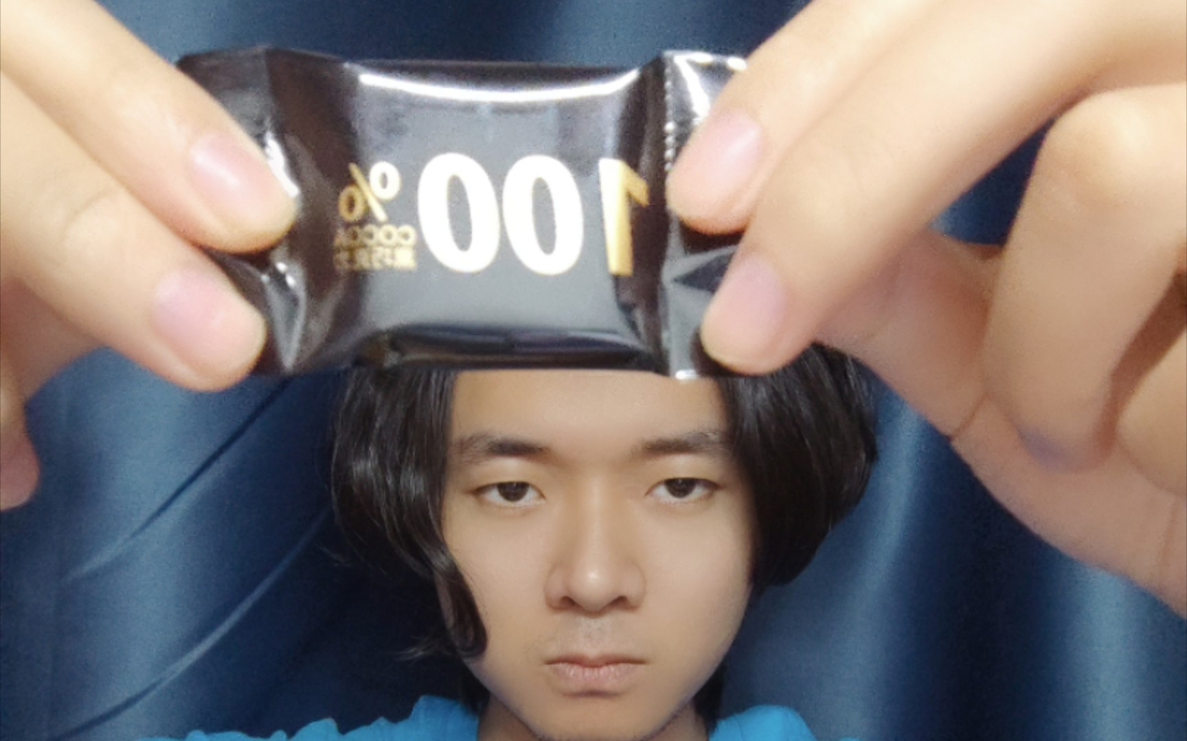 小伙吃了一块室友送的巧克力,这是他产生的变化 哔哩哔哩