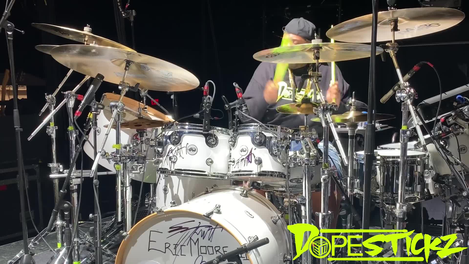 【鼓肆】Eric Moore Sound check Grooving and showing off DopeStickz_哔哩哔哩 ...
