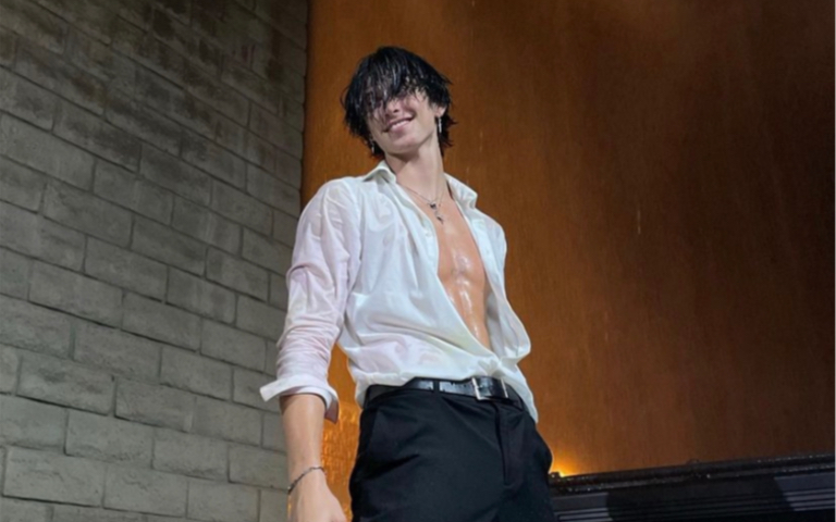 POV：我们进入了同一个电梯，并对视上……-霓Nicky-Jacob-哔哩哔哩视频