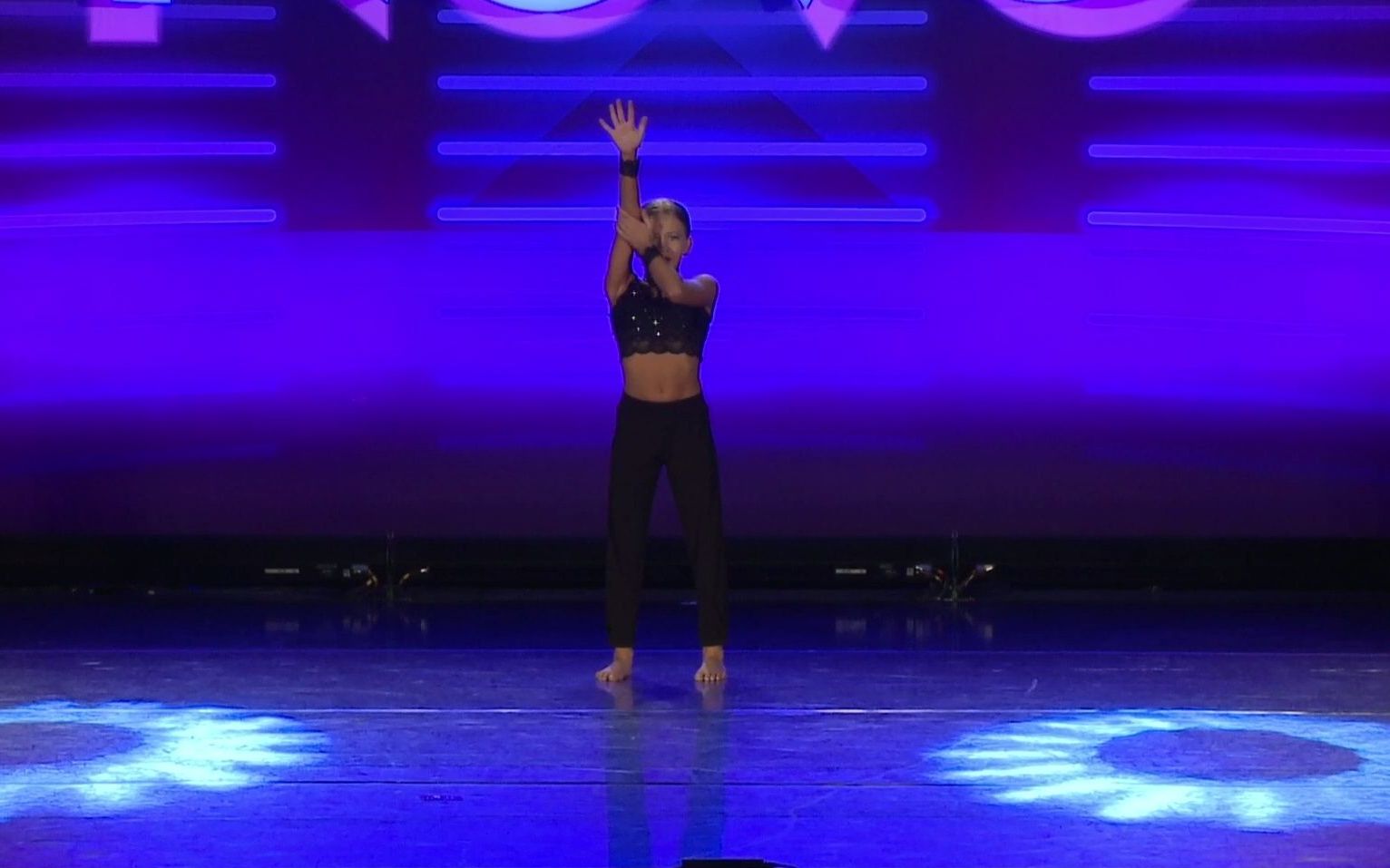 10岁 美国舞蹈比赛 现代舞 Piper Perusse - Howling_哔哩哔哩_bilibili