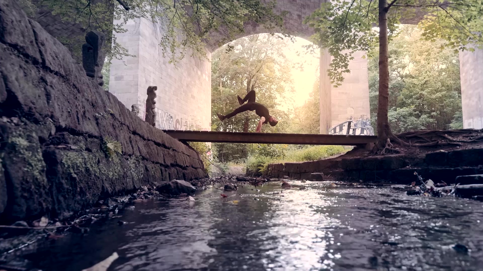 地表最强自重训练大师Simonster最具有艺术感的个人视频_哔哩哔哩_bilibili