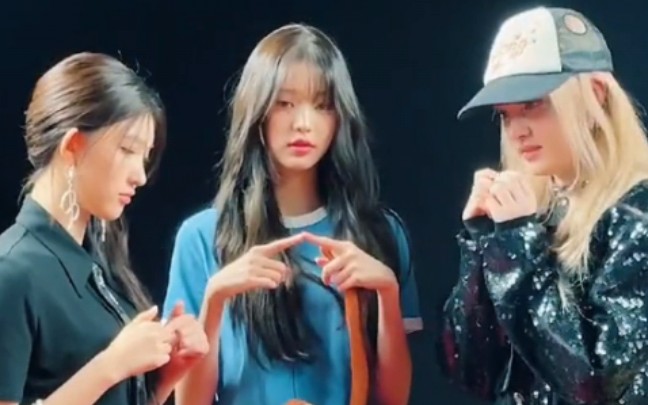 好惊人大长腿！【IVE张元英+金秋天+Liz】新歌Either Way挑战！-嗑糖少女000-嗑糖少女000-哔哩哔哩视频