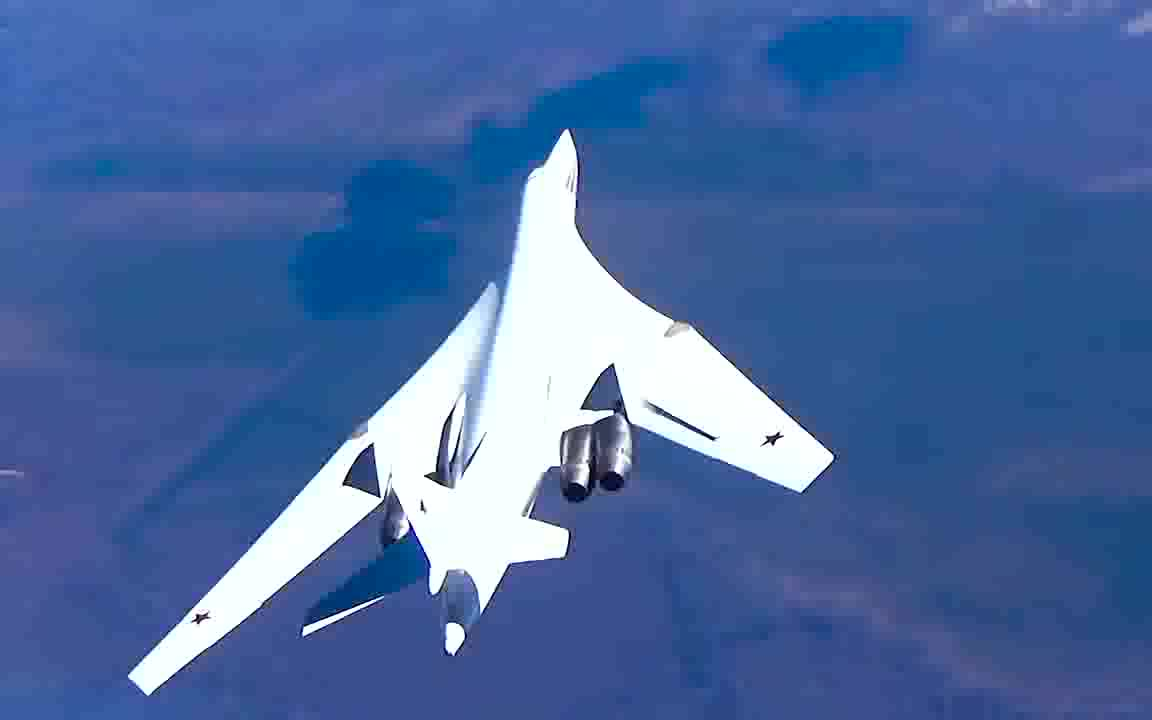 仙气满满的Tu-160战略轰炸机巡航_哔哩哔哩_bilibili