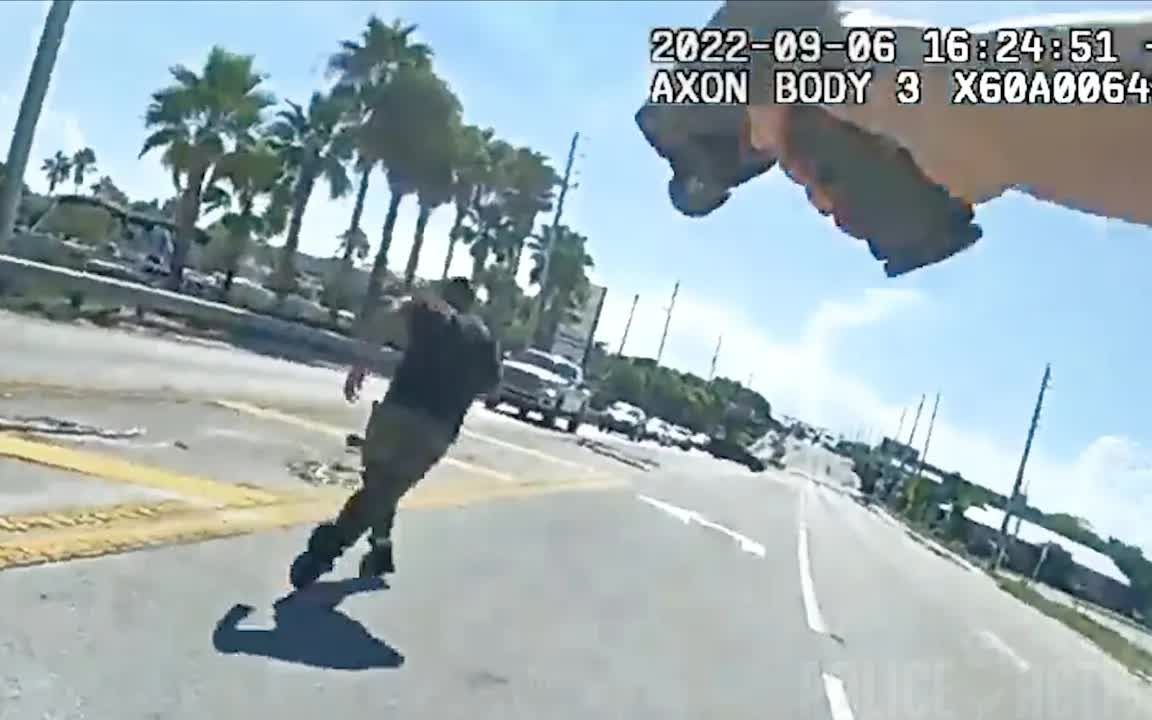 圣露西县副警长用手枪而不是电击枪击中了一名男子 哔哩哔哩