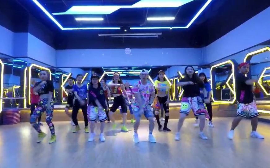 尊巴 zumba 重庆Zumba嗨起来，希望越来越多人喜欢上Zumba_哔哩哔哩_bilibili