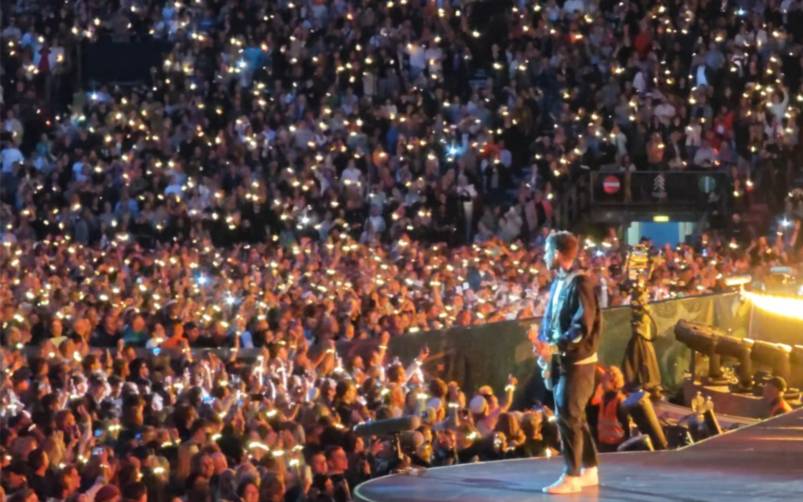 coldplay演唱会出场音乐好梦幻