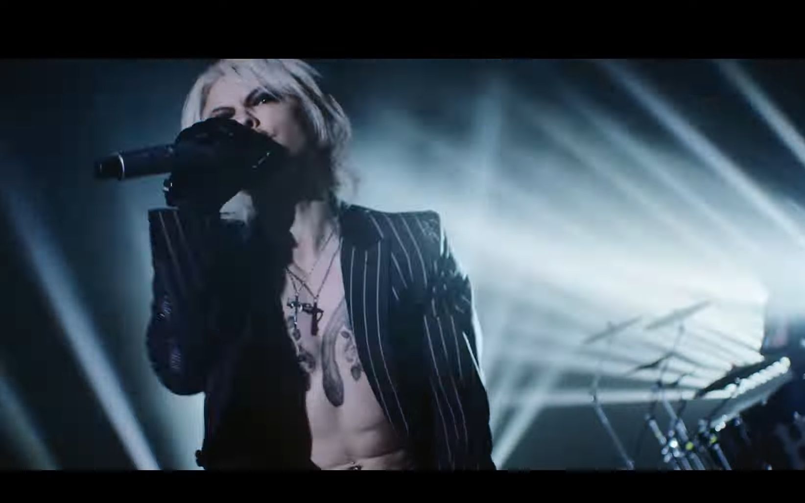 HYDE 新单「TAKING THEM DOWN」30秒预告秀新纹身 - 哔哩哔哩