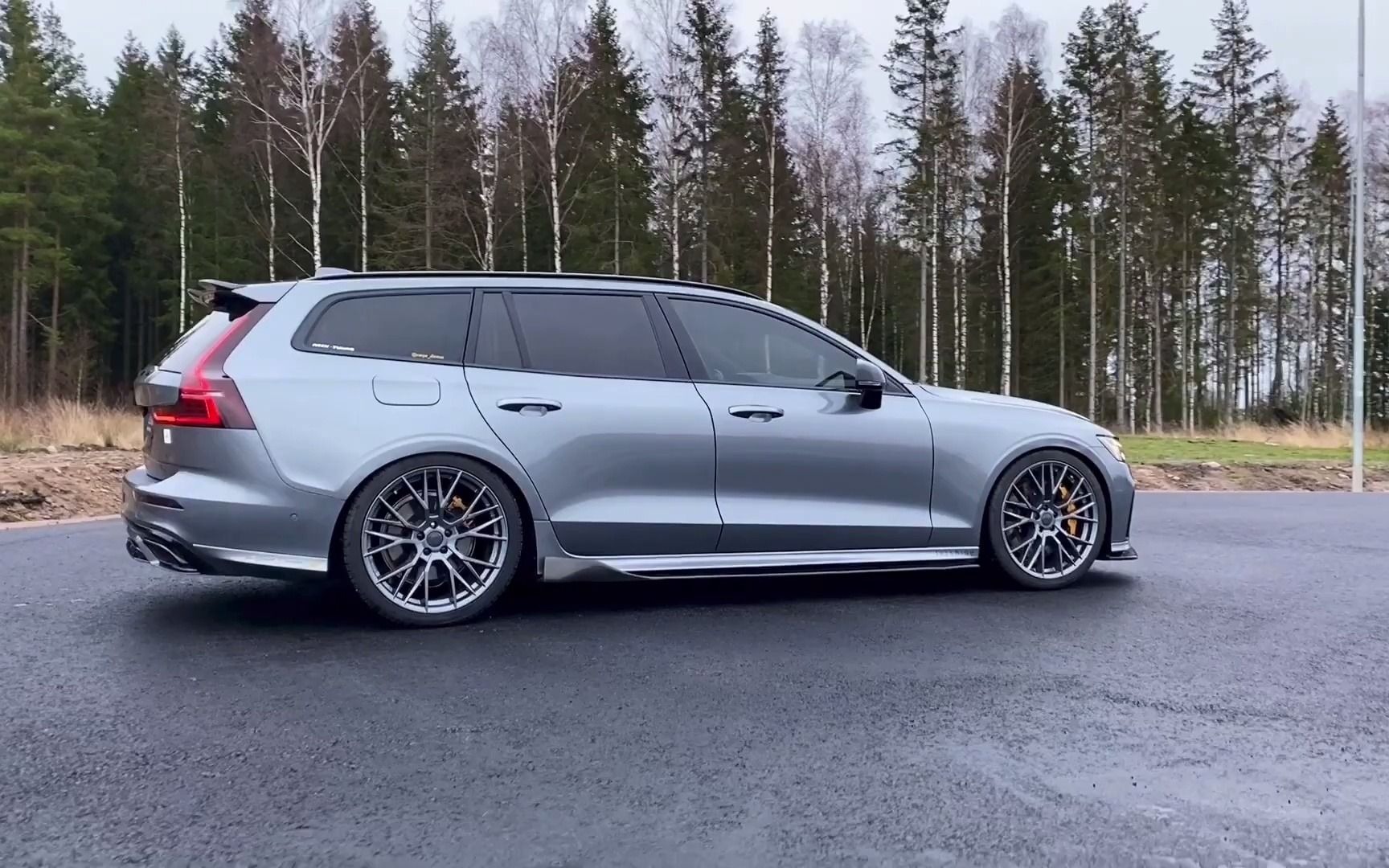 【网友分享】改装Volvo V60 T8 Polestar Engineered【熊猫桑的斯堪的纳维亚记者时间】_哔哩哔哩_bilibili