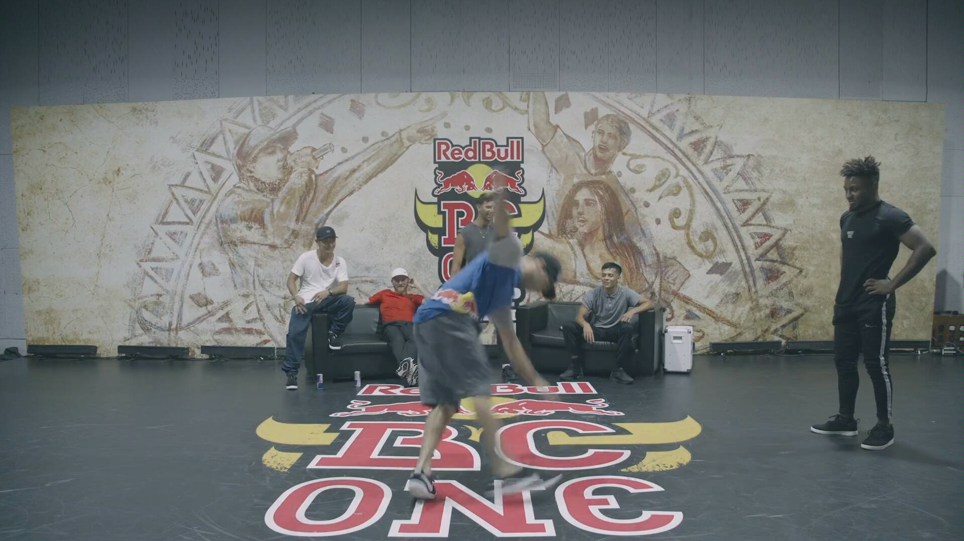 【Red Bull Break The Game 2020】BBoy Lil G vs B-Boy Kid Colombia_哔哩哔哩 ...