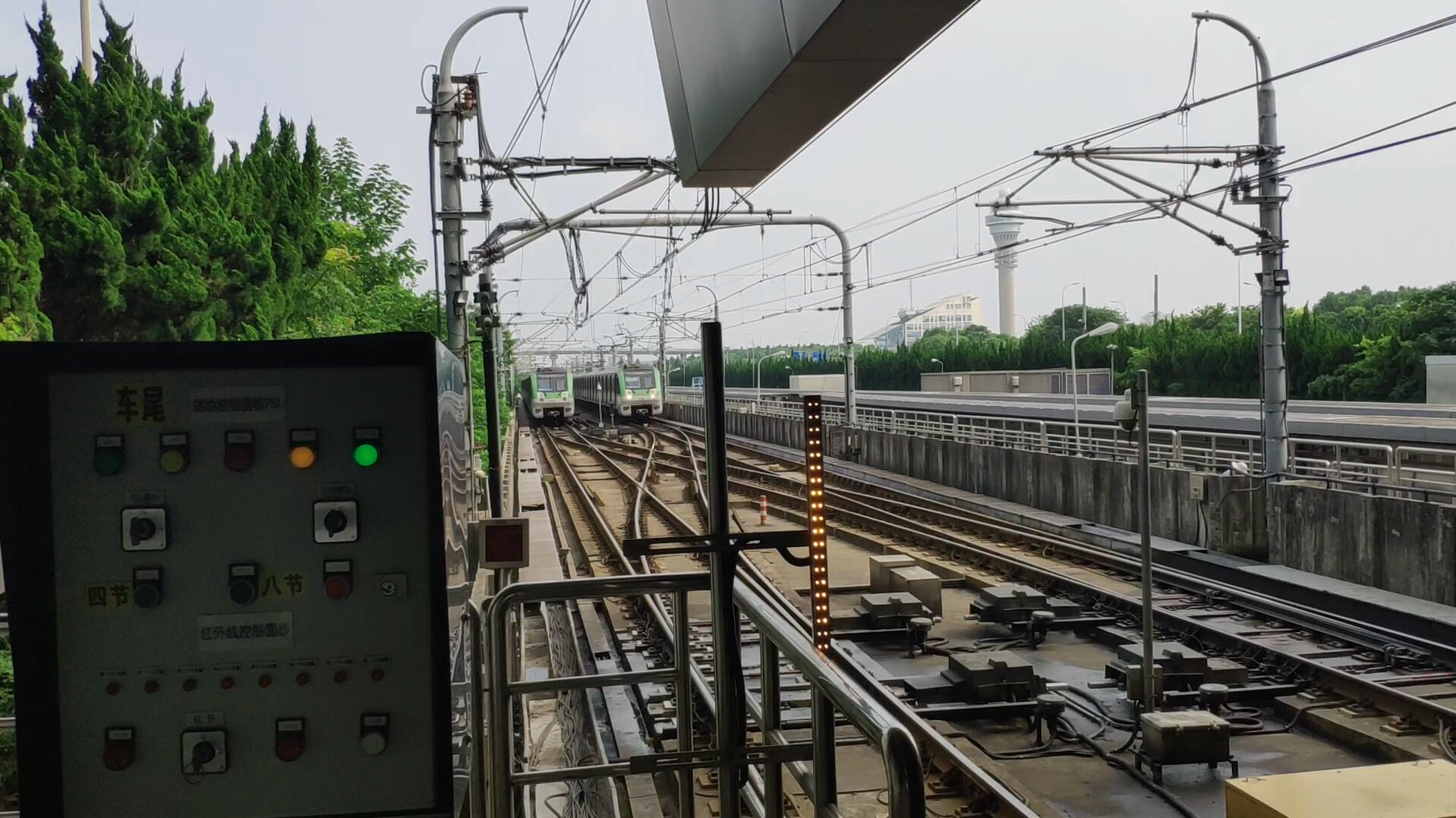 上海地铁2号线02A02型列车0234号车离开折返线，进入浦东国际机场站1号站台_哔哩哔哩_bilibili