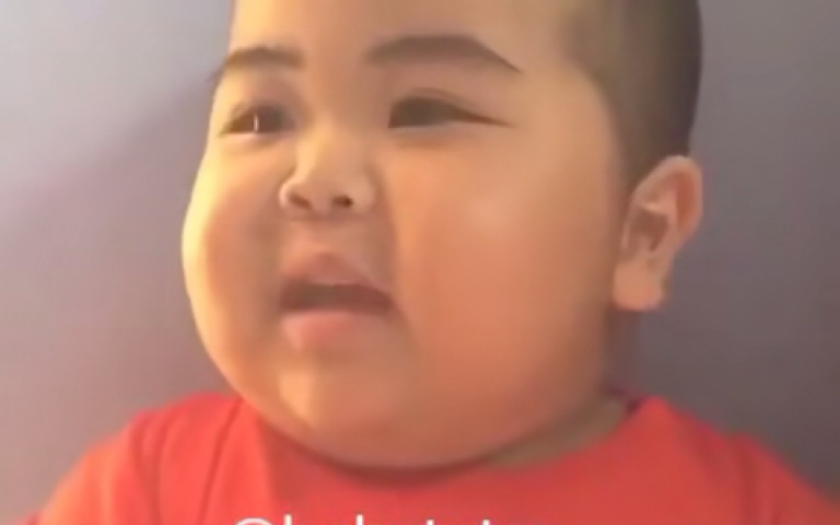 tatan红色衣服 叽里呱啦不知道讲的什么，可爱就完事儿了_哔哩哔哩_bilibili