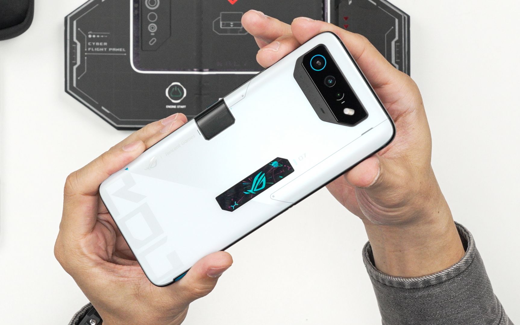 再度进化！ROG Phone7 Pro游戏手机简单开箱-普普通通Tony大叔-普普通通Tony大叔-哔哩哔哩视频