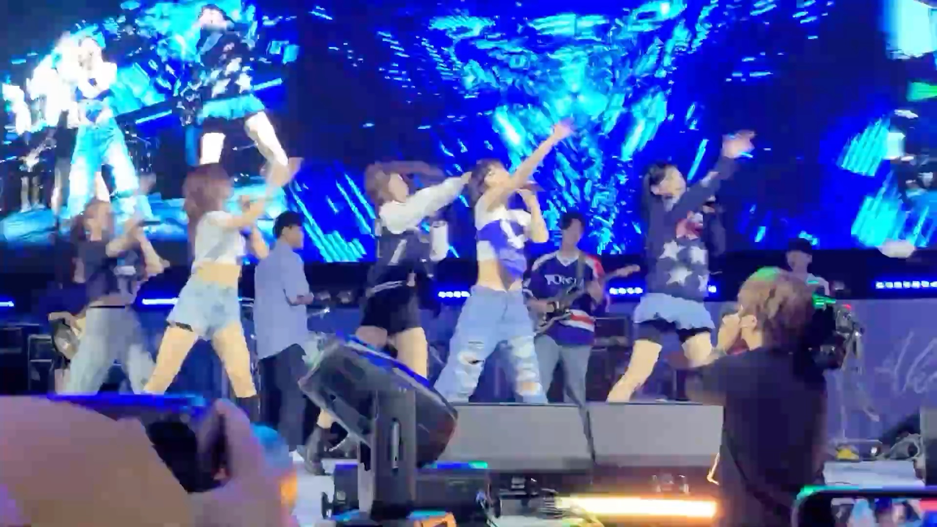 【LESSERAFIM】 永远年轻 永远热泪盈眶_哔哩哔哩_bilibili