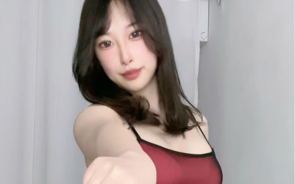 红色的裙子很衬新年 哔哩哔哩