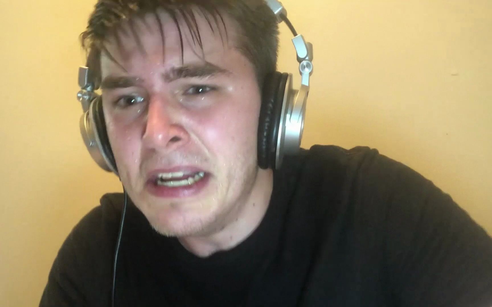 Sweaty Speedrunner Meme Webcam (Origi... - 哔哩哔哩