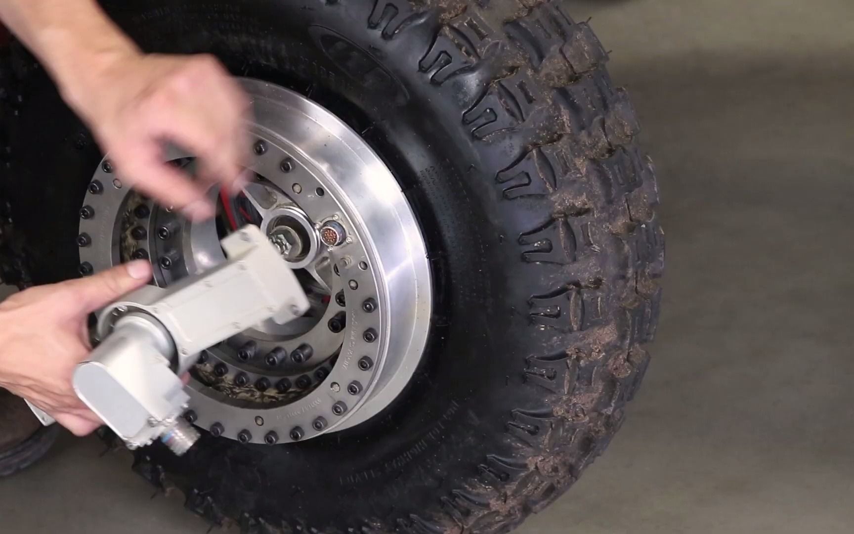 MSC-WFT安装演示及装车应用-单人越野车-MSC Wheel Force Transducer Testing With MTU Baja ...