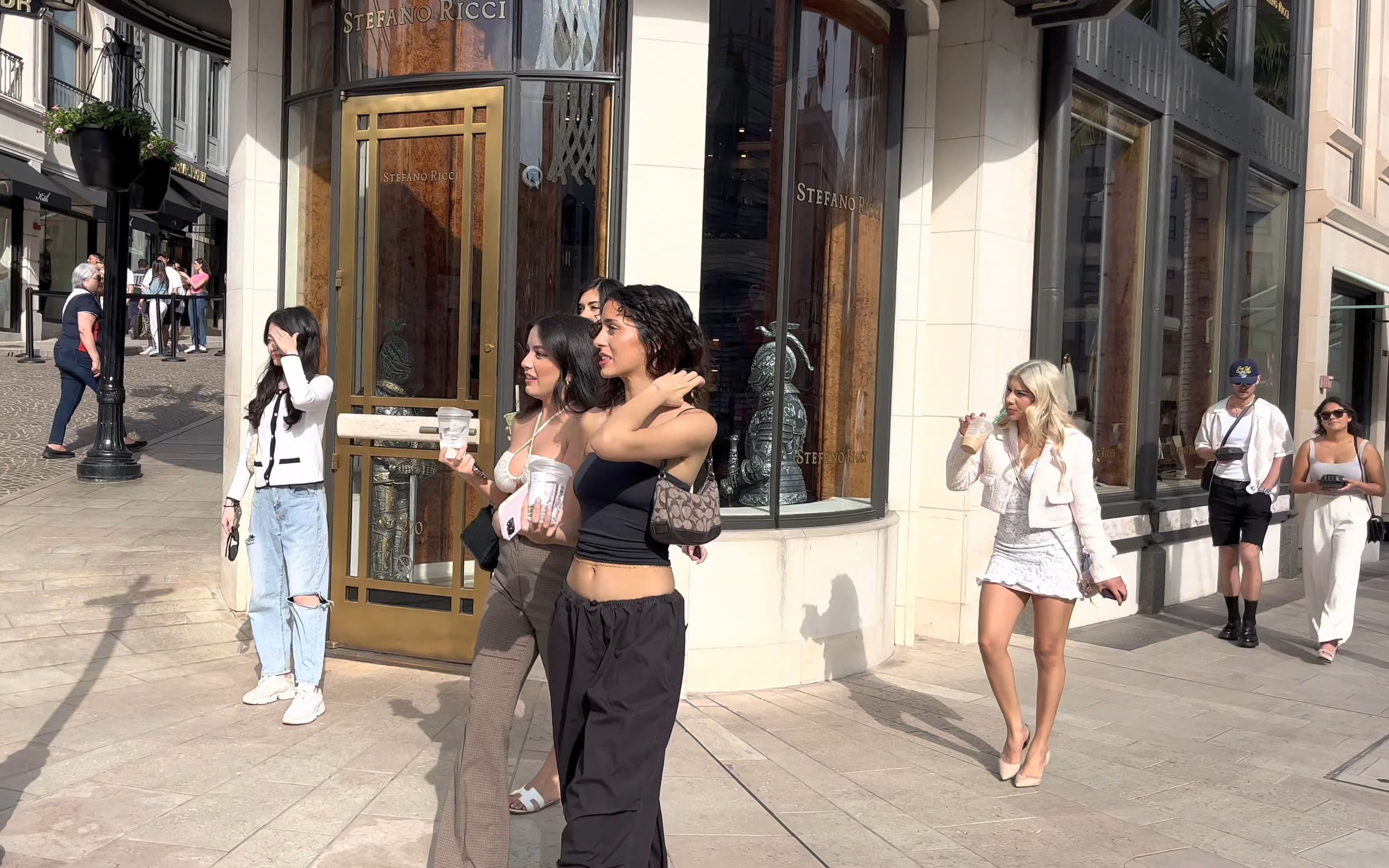 ???️街拍比佛利山庄罗迪欧大道 0504 - 豪华购物和超级跑车 ... - 哔哩哔哩