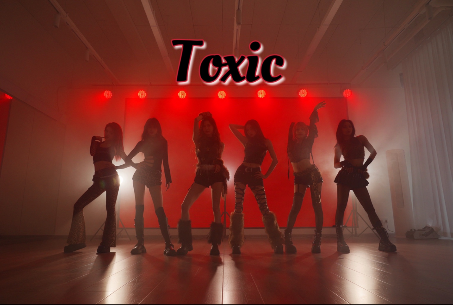 Toxic六人版，每一个妈咪都好绝！-bilibili(B站)无水印视频解析——6li6在线工具箱
