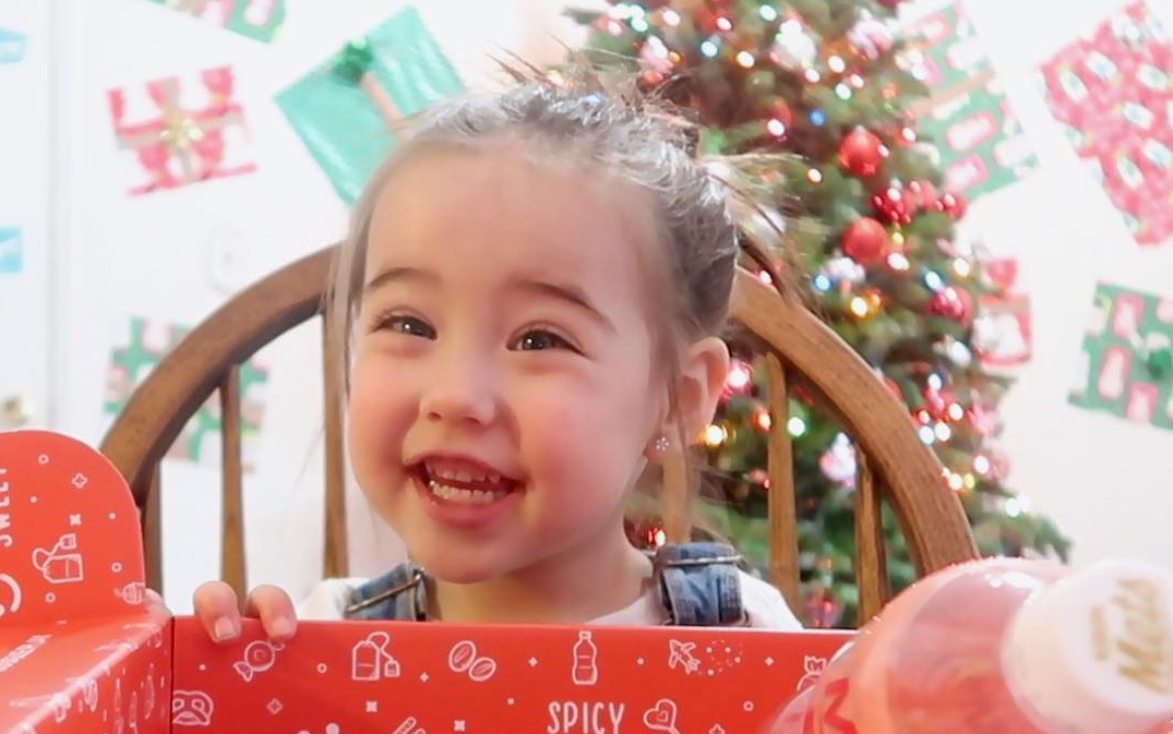 【Candoos 吃播】 天使妹妹 试吃世界各地小零食_哔哩哔哩_bilibili