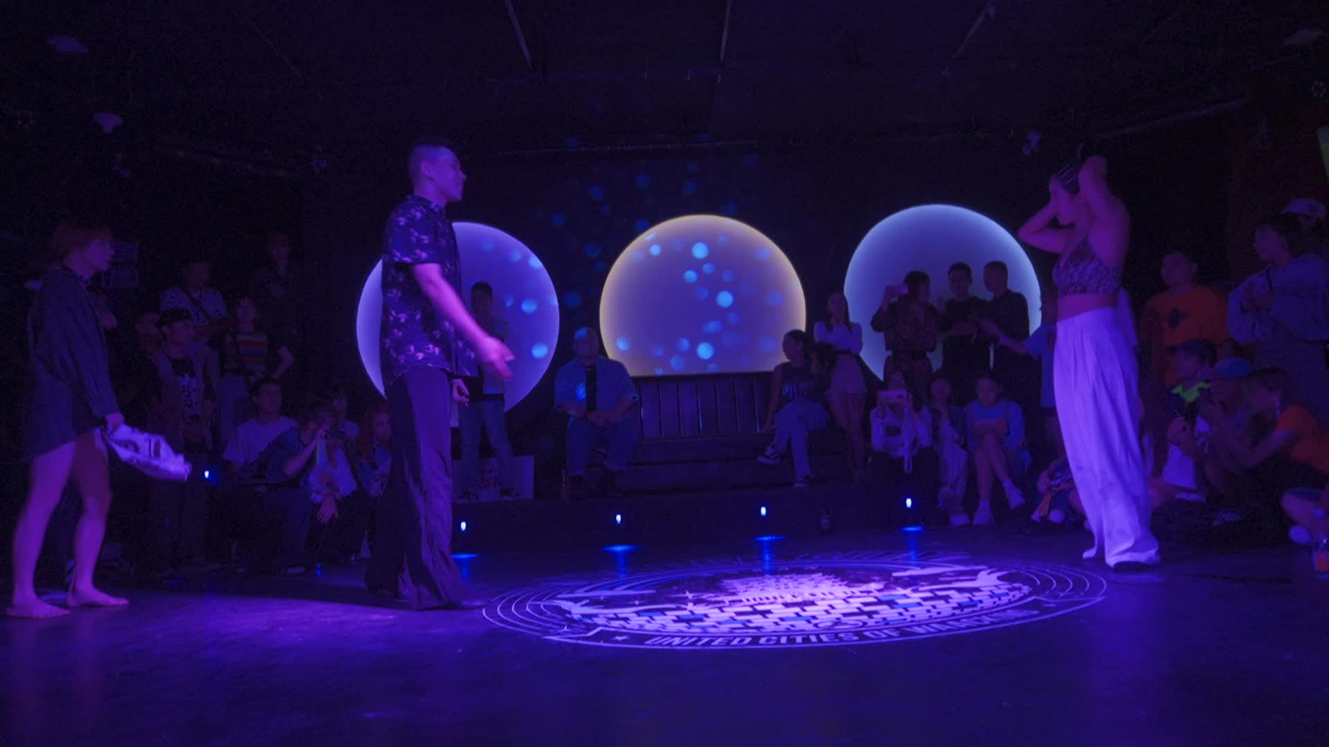 格格 vs 晕晕 WAACK CITY2019武汉站 WAACKING 决赛FIANL SAMETIME_哔哩哔哩_bilibili