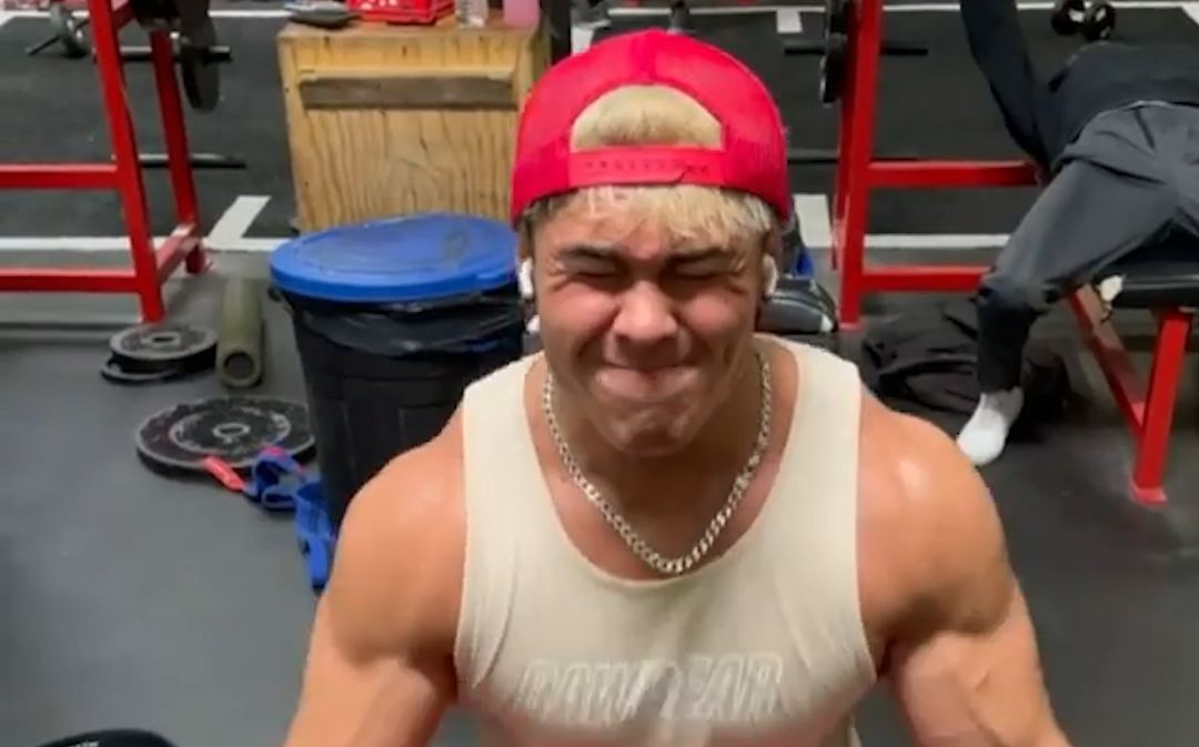 Devin Bernardo【肩部训练】坐姿侧平举，肩膀中束训练好动作_哔哩哔哩_bilibili