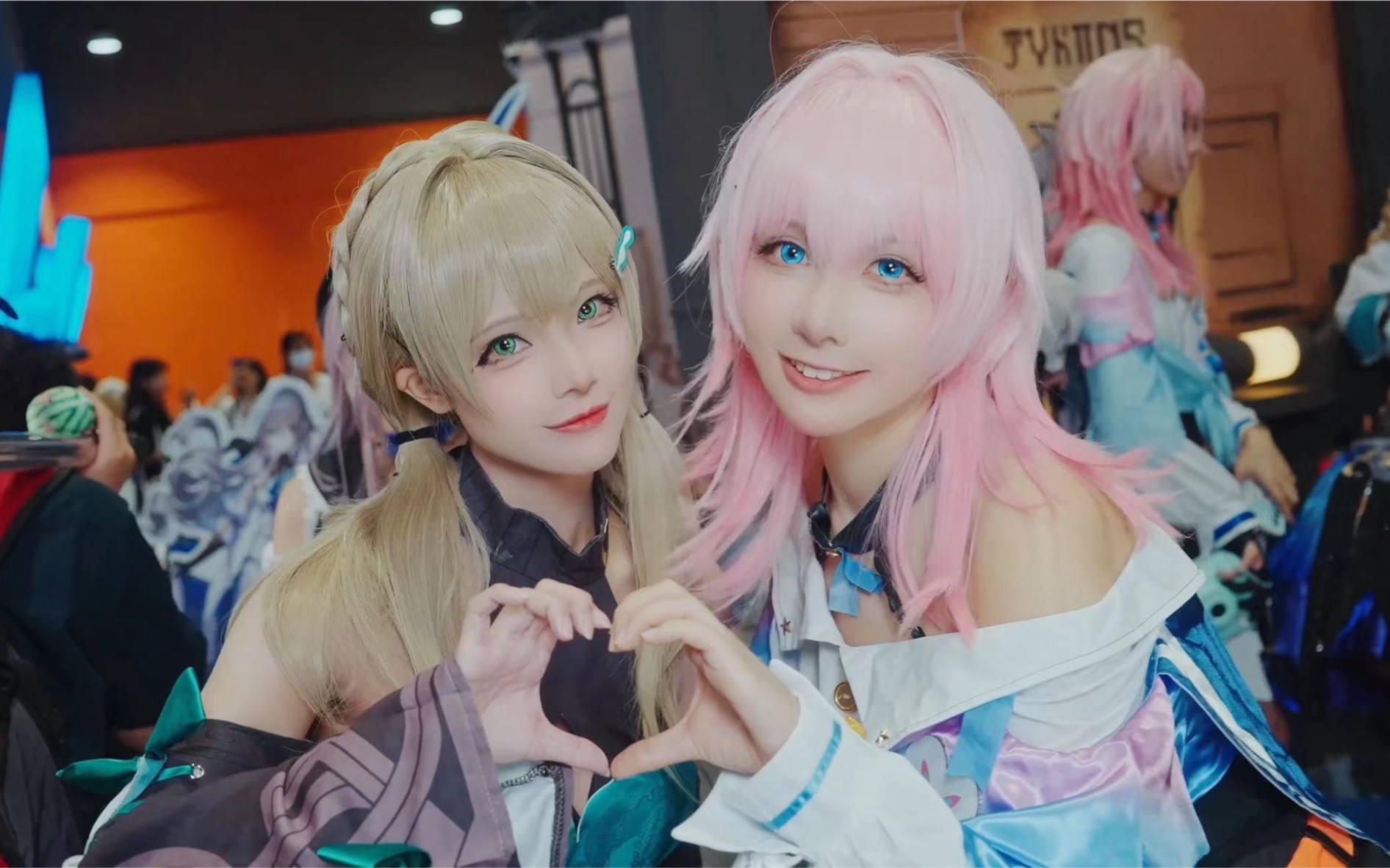 挑战在米游summer和一百位coser比心合照！ - 哔哩哔哩