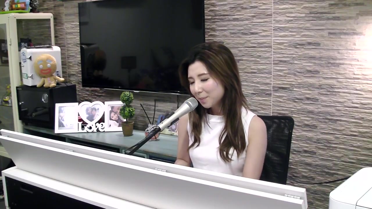 【谭嘉仪 Kayee Tam】不懂撒娇的女人 Medley 《陪著你走-手中沙-我不会撒娇》_哔哩哔哩_bilibili