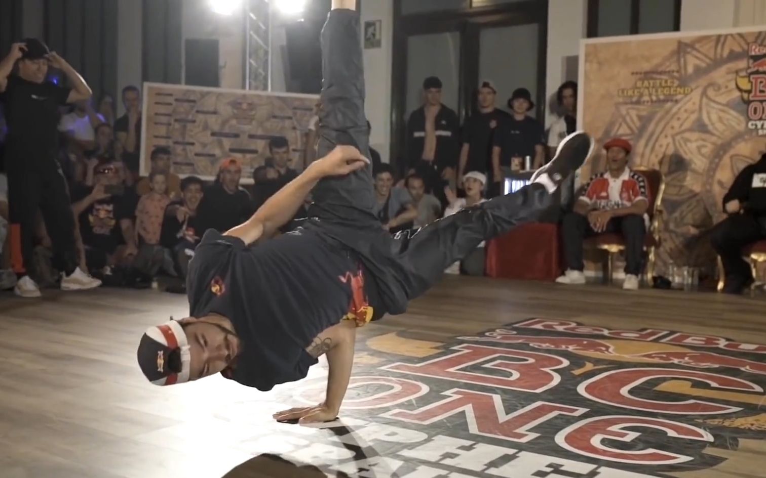 B-Boy Kaku vs. B-Boy Lil G Exhibition Battle Red Bull BC One Cypher ...
