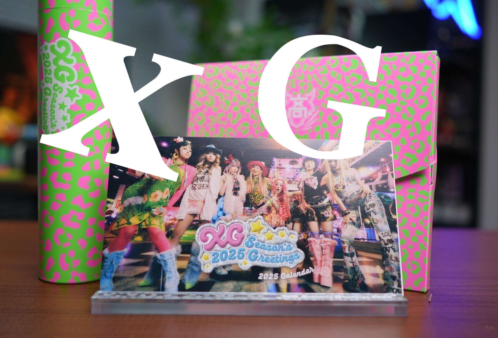 XG 2025 SEASON'S GREETING 叉姬 海报日历 桌面日历开箱-Homer杨大头-Homer杨大头-哔哩哔哩视频