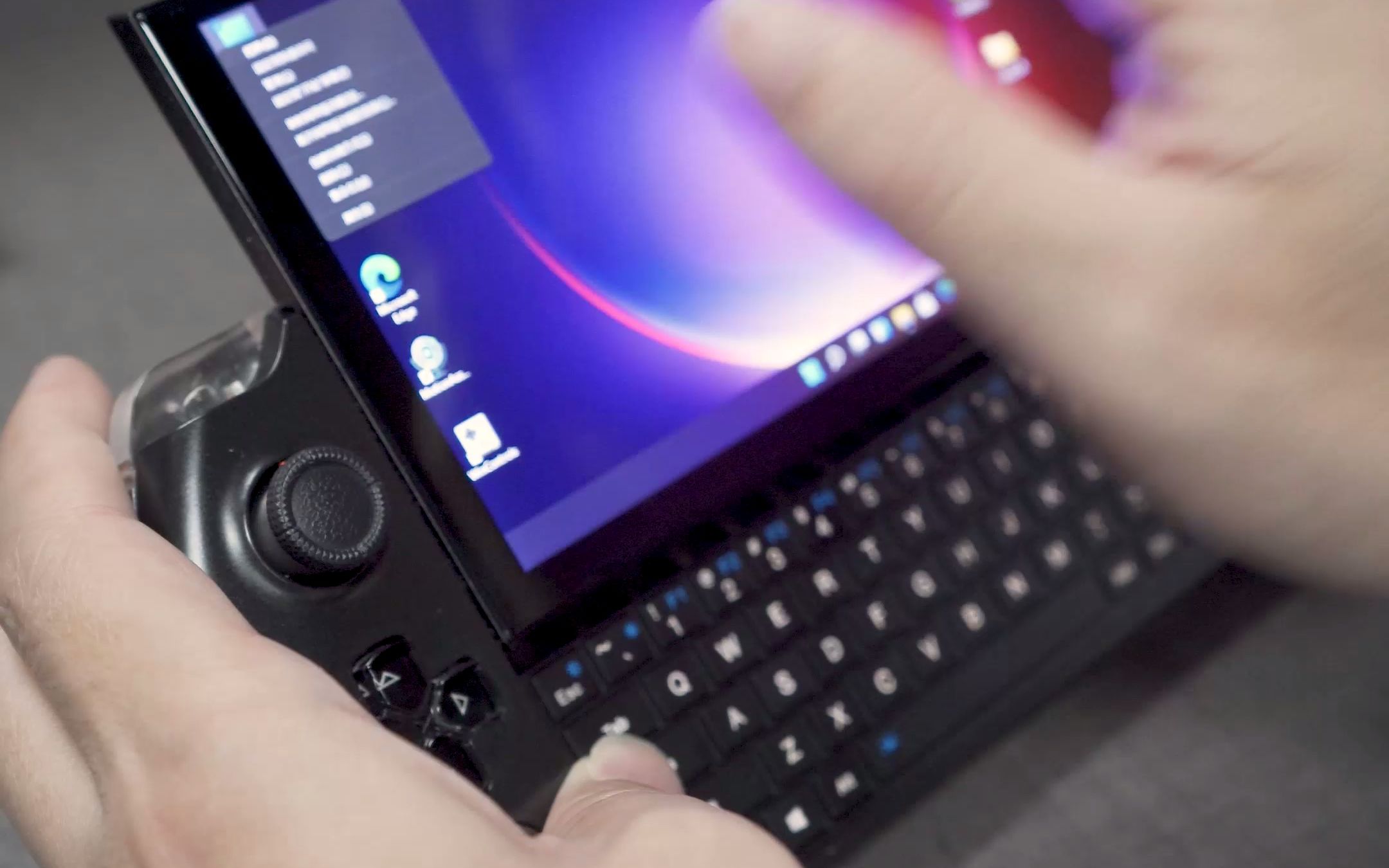 谁也别不服，最完美的游戏掌机GPD WIN 4上线了！ - 哔哩哔哩