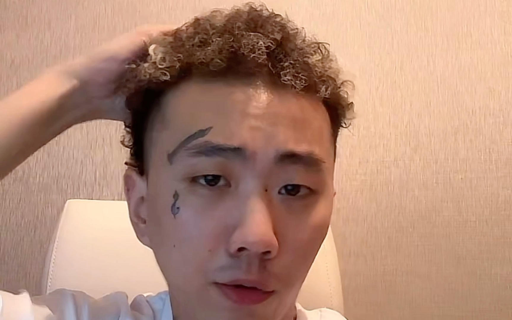 melo谢宇杰和know know连麦直播 扬州七河八岛音乐节海尔兄弟要合体啦！连麦被问贝贝李京泽会不会开巡演 哈哈哈哈 - 视频下载 ...