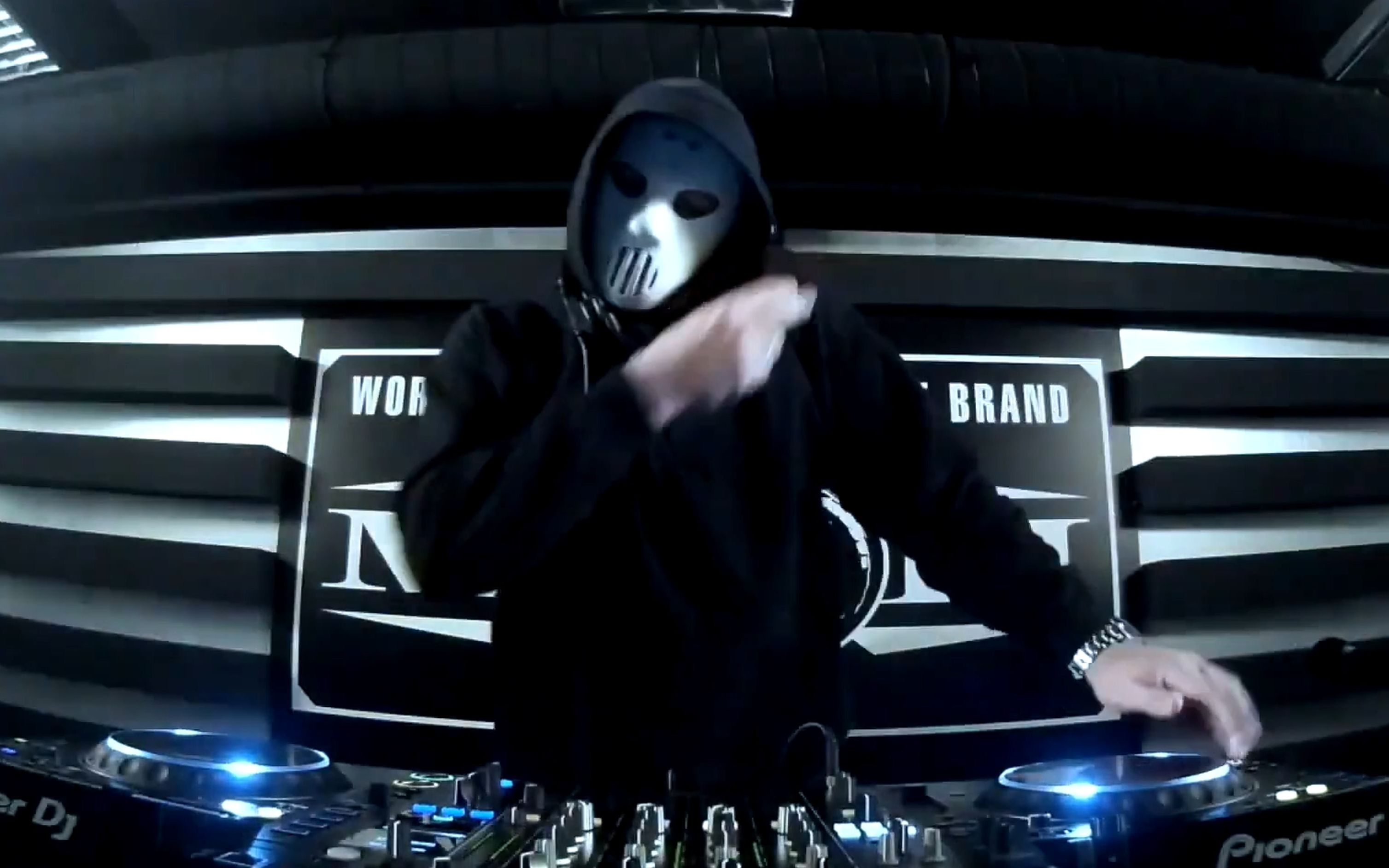 Angerfist 跨年打碟现场_哔哩哔哩_bilibili