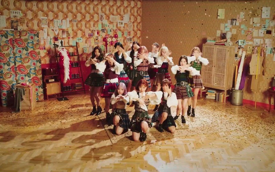 IZONE-『FIESTA』MV_哔哩哔哩_bilibili